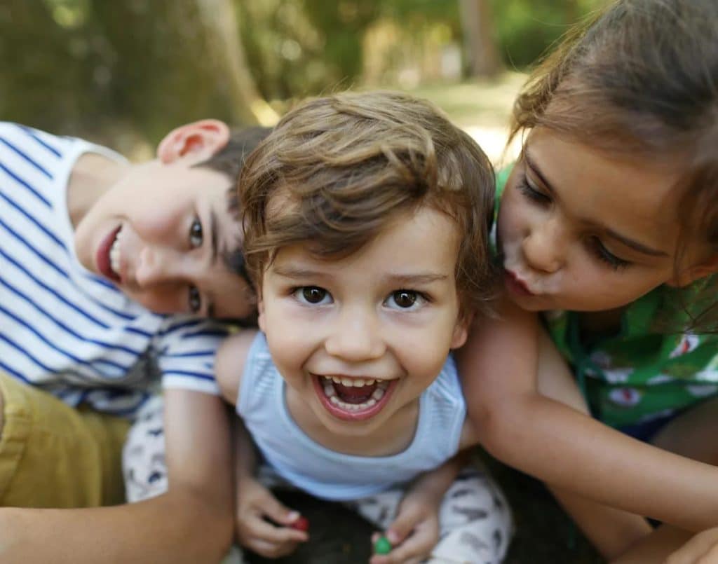 Il filme sans le vouloir un adorable moment entre ses enfants - JUMEAUX91